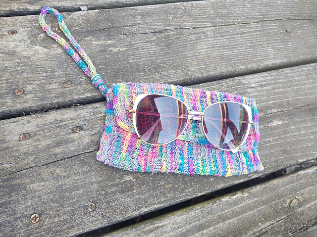 Ravelry: Havana Sunglass Pouch pattern by Dorothy Sivo