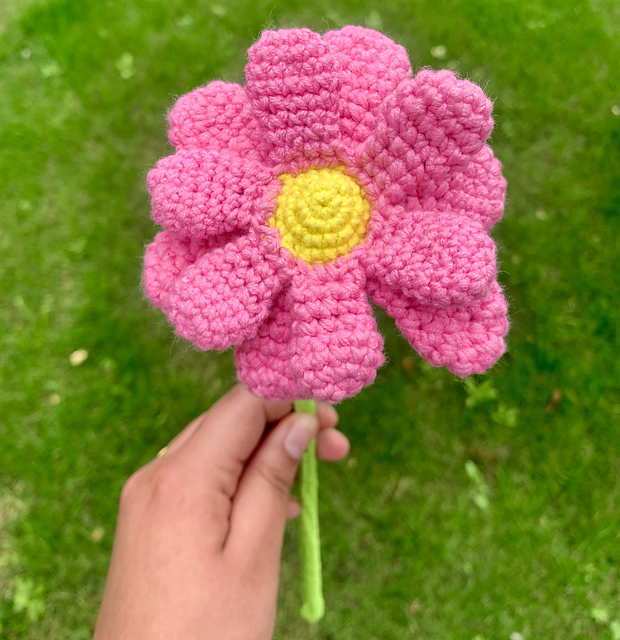 Ravelry: Pink Daisy pattern by Thays Leach