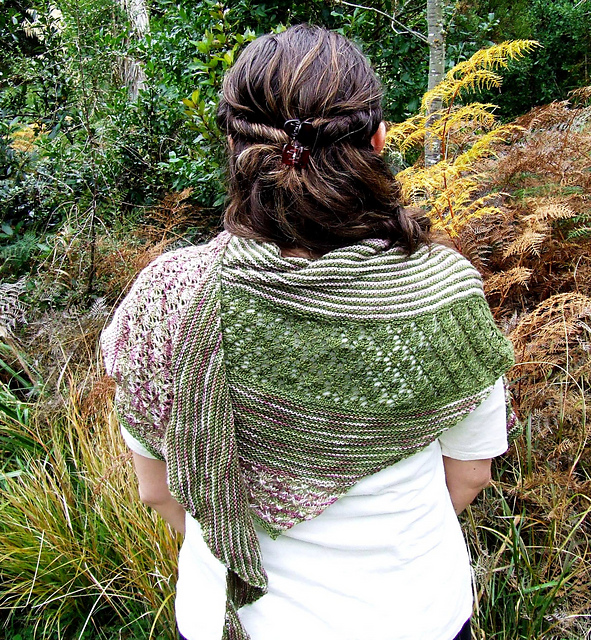 Ravelry: Ngahuru Shawl pattern by Elizabeth Nihoniho