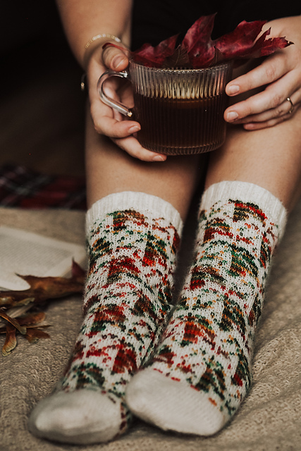 Ravelry: Jesieniary Socks pattern by Amina Ali