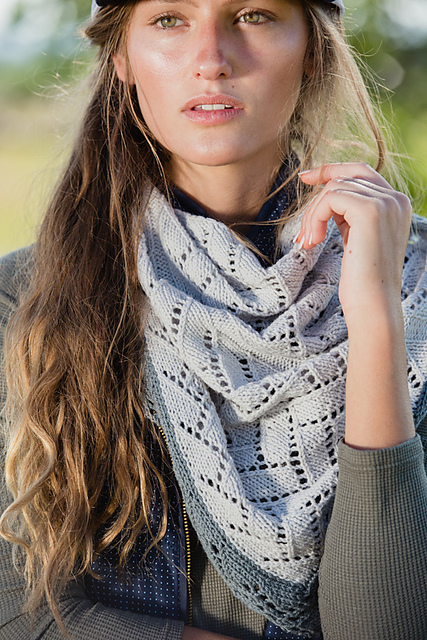 Ravelry: Mismi Shawl pattern by Andrea Rangel