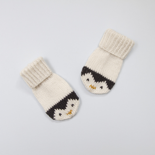 Ravelry: Careena Mittens pattern by Button and Blue