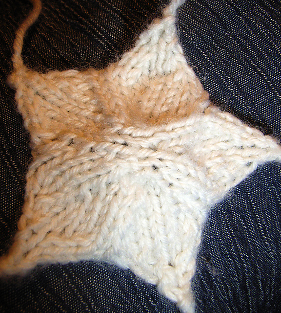 Ravelry: 'Kleiner Stern' - 'little star' pattern by Annerose Schwarzer