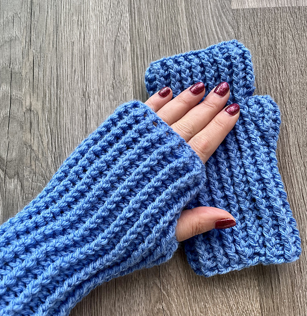 Ravelry: Ribbed Fingerless Mittens pattern by Angela Bolster