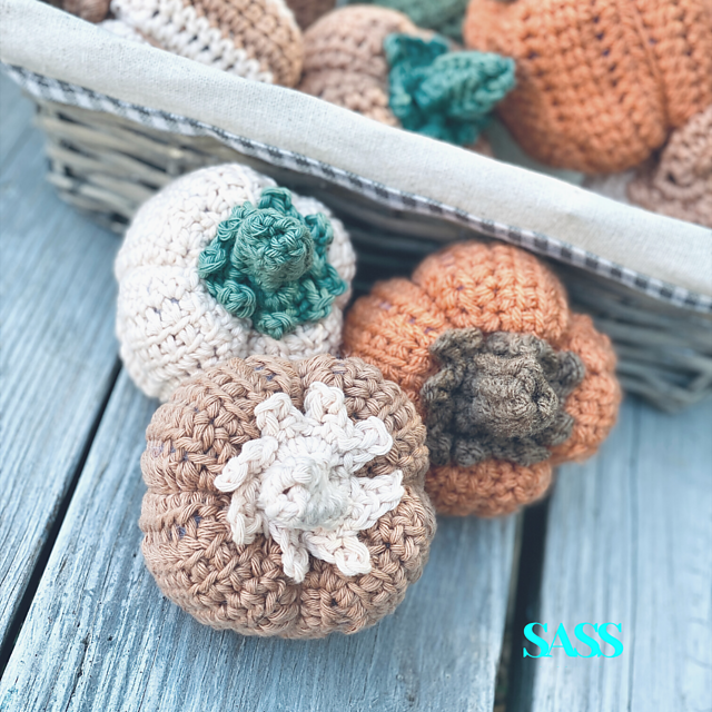 Ravelry: Mini Country Pumpkin pattern by Angie Dooley