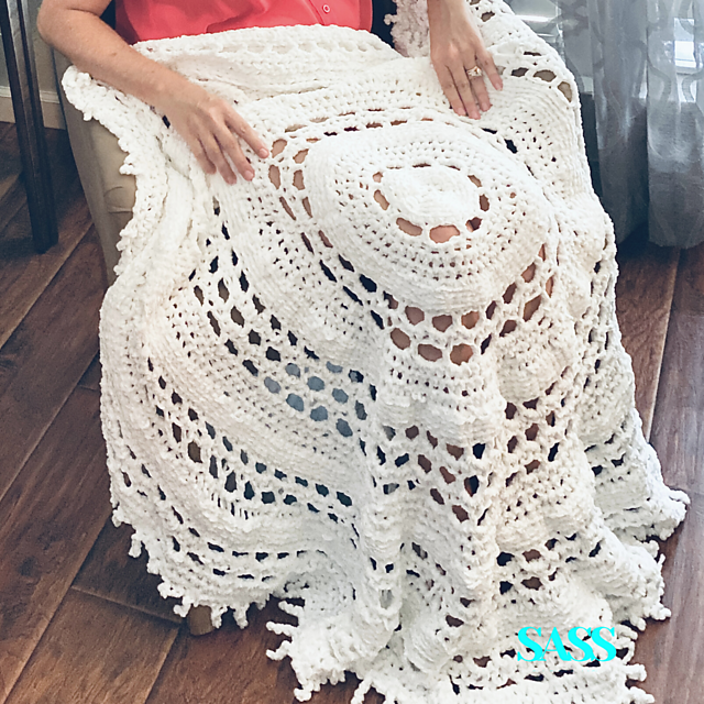 Ravelry: Dreamy Days Round Throw pattern by Angie Dooley