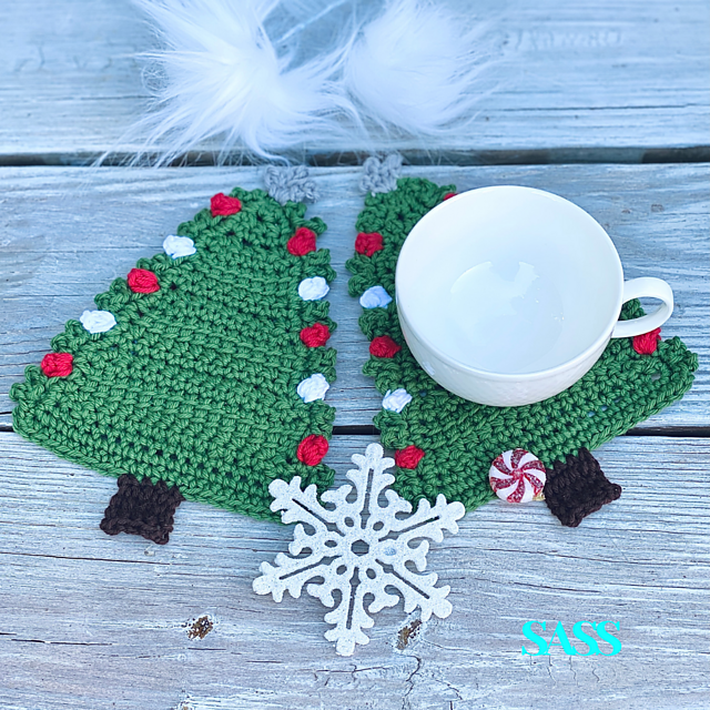 Ravelry: Merry Mug Rug pattern by Angie Dooley