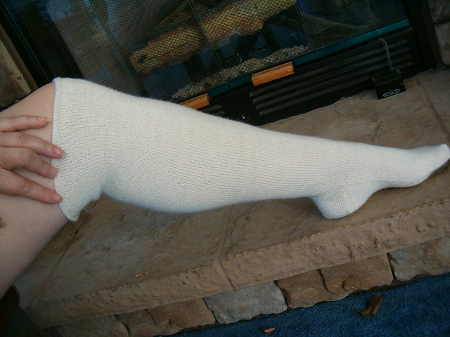 Ravelry: Medieval Style Long Stockings pattern by Anne DesMoines