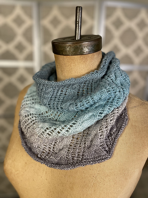 Ravelry: Col Fading Memories 2025 pattern by Ann Budd