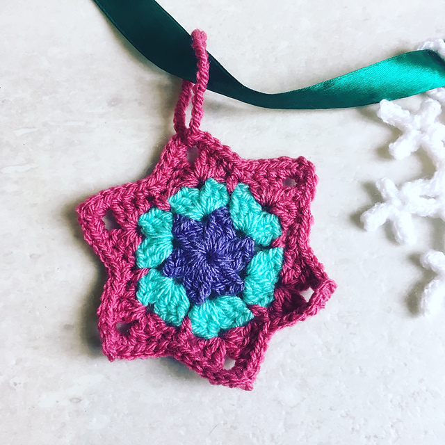 Ravelry: Hanging Star Ornaments pattern by Anna Granta