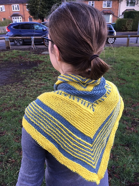 Ravelry: Daffodil Hunter Shawl pattern by Anna Granta