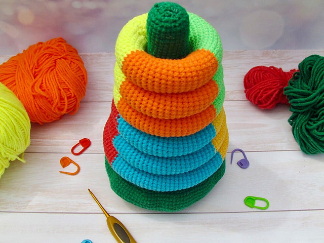 Ravelry: Multi-color stacking rings pattern by Oksana Kovalenko