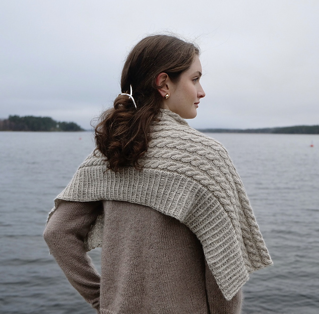 Ravelry: Braids & Lines - a Shawl pattern by Anna Oldenburg