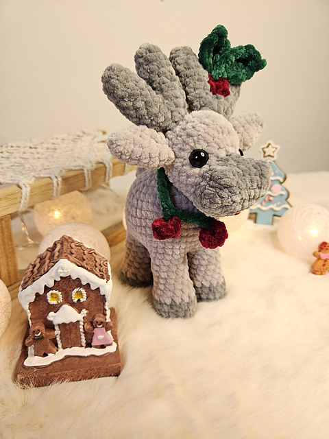 Ravelry: Christmas Reindeer pattern by AnnaleyLoops