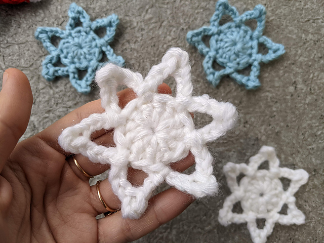 Ravelry: Christmas Star Snowflake pattern by Annanitato Lolo