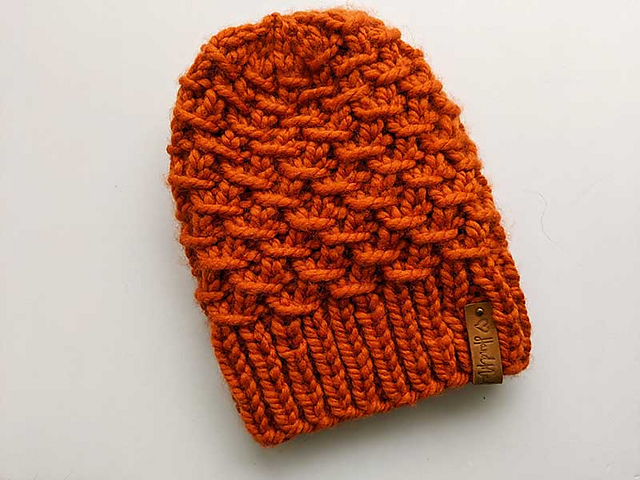 Ravelry: Sandstone Basket Weave Hat pattern by Annanitato Lolo