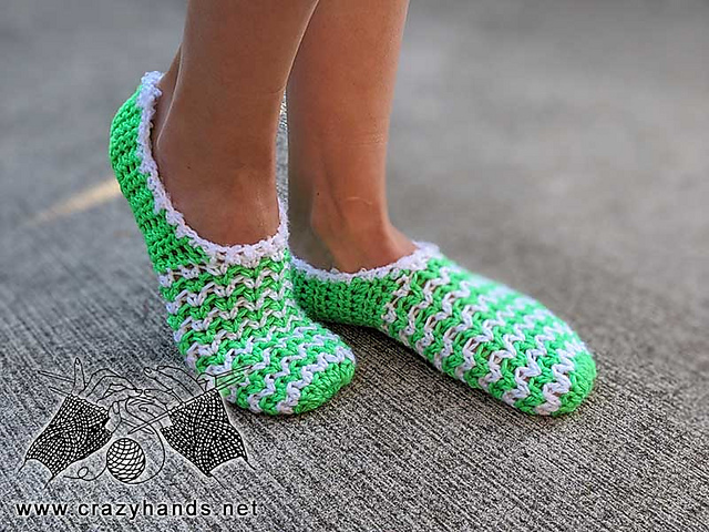 Ravelry: Two-Color Slippers pattern by Annanitato Lolo