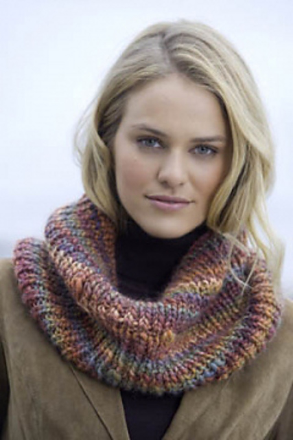 Ravelry: Foliage Cowl pattern by Rosemary Drysdale