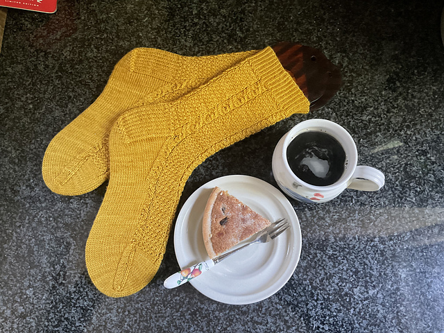 Ravelry: Bogie & Bacall pattern by Linda Pomerenke