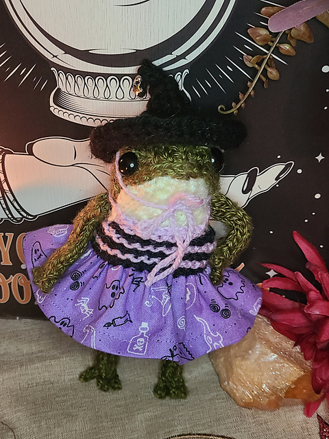 Ravelry: Froggy's fabric skirt dress pattern by Anne de Silva