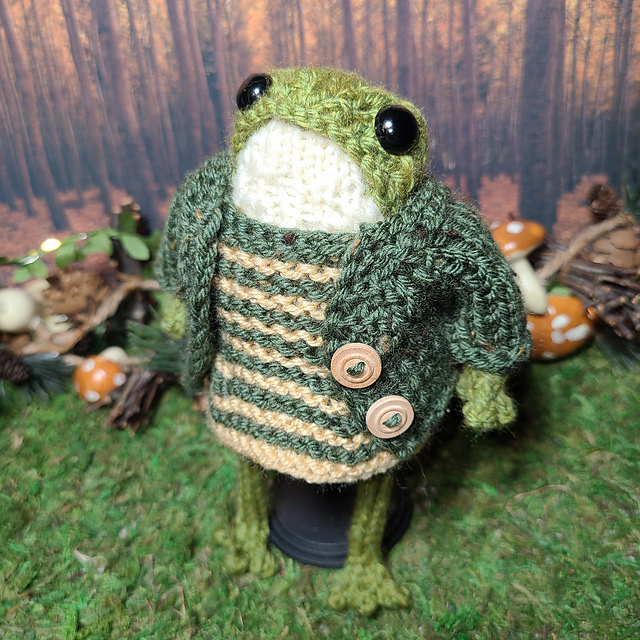 Ravelry: Froggy's Classic Cardigan pattern by Anne de Silva