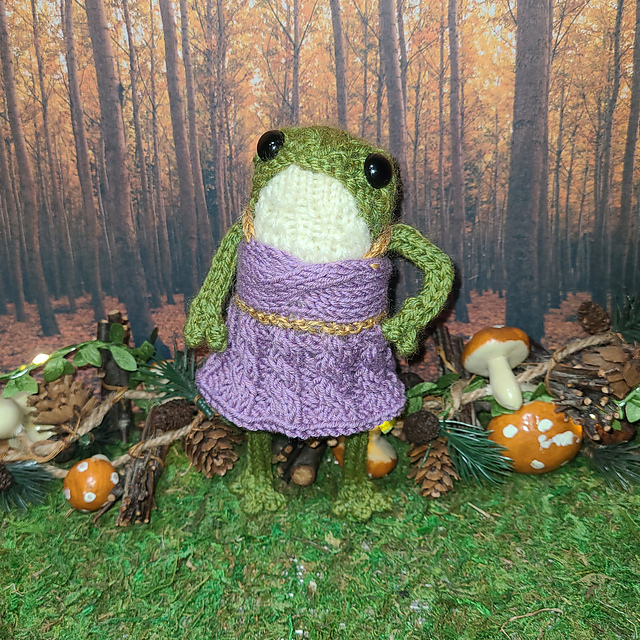 Ravelry: Froggy's Equinox Twists Dress pattern by Anne de Silva