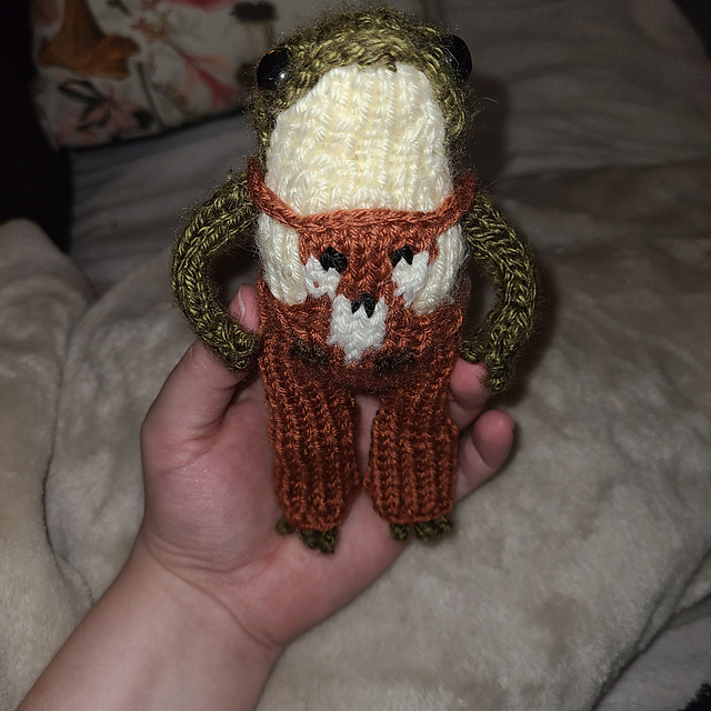 Ravelry: Froggy's Sly Fox Overalls pattern by Anne de Silva