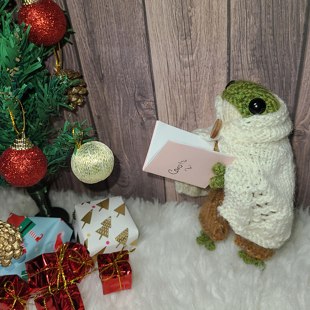 Ravelry: Froggy's Pinetree Cloak pattern by Anne de Silva
