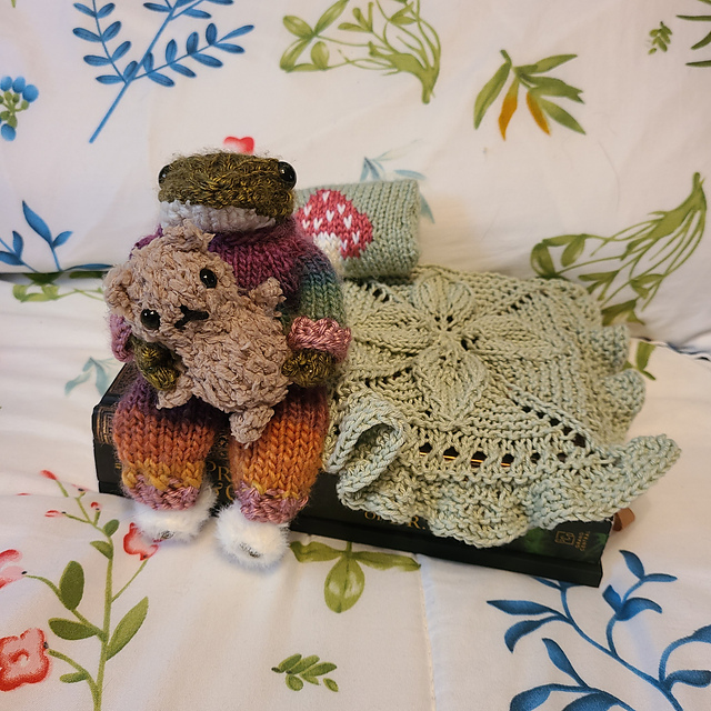 Ravelry: Froggy Bedtime Set pattern by Anne de Silva