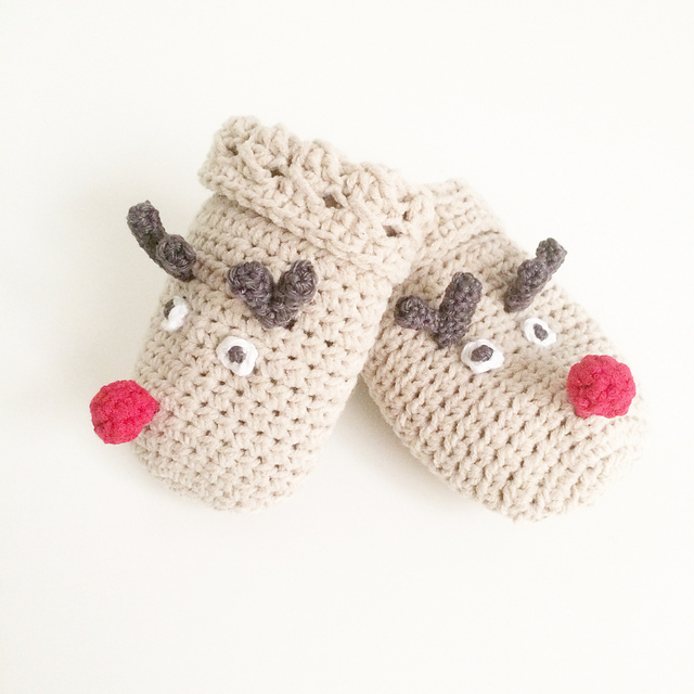 Ravelry: Reindeer Mittens pattern by Annemarie Benthem