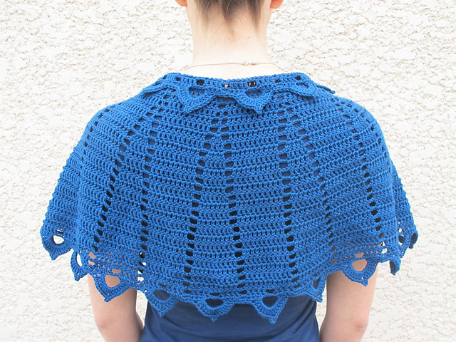 Ravelry: Capelette pattern by Annette Petavy
