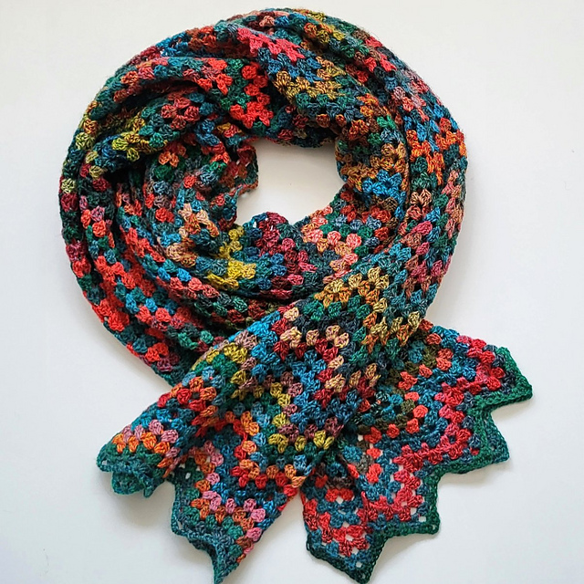 Ravelry: Color Shift Scarf pattern by Carmen Heffernan