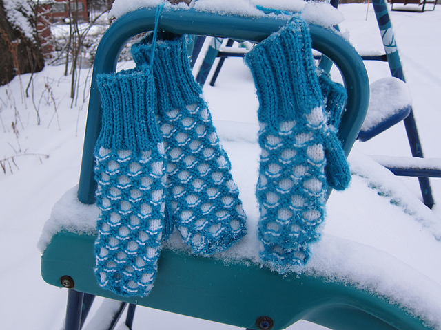 Ravelry: AnnieJeanson's Newfie Mittens