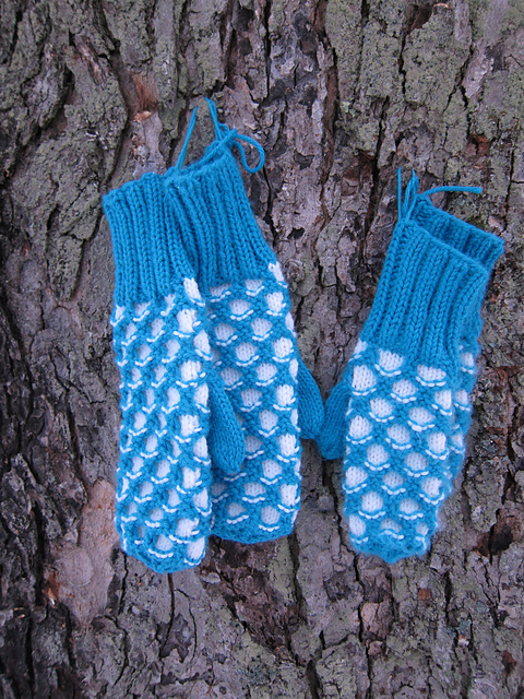 Ravelry: AnnieJeanson's Newfie Mittens