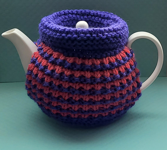 Ravelry: Tea cosie using double 8 ply pattern by Annie Reilly