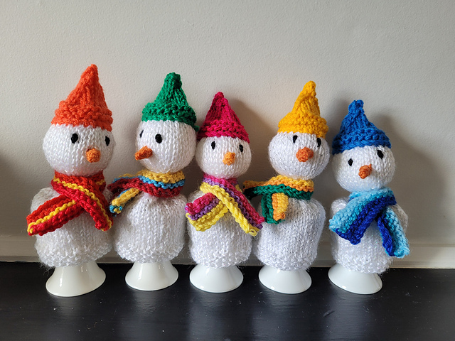 Ravelry: Snowman egg cosie pattern by Annie Reilly