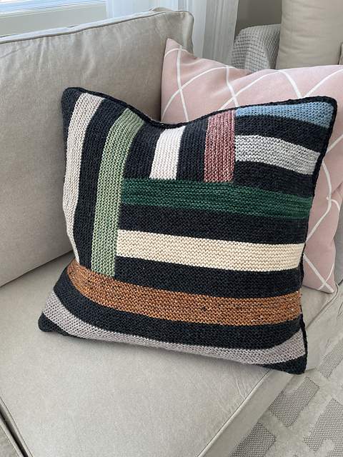 Ravelry: Zigzag Zen Pillow pattern by Anniina Juuti