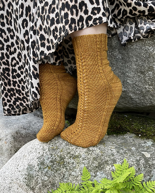 Ravelry: Caramel Fox socks pattern by Anniina Juuti