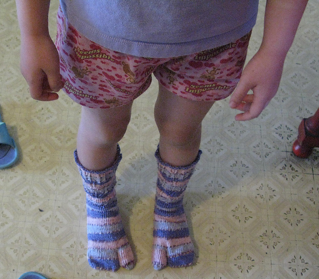 Ravelry: Flip Flop Lace Socks pattern by Mary Conley
