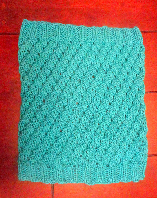 Ravelry: Circulo Cowl pattern by Jordan Altevers