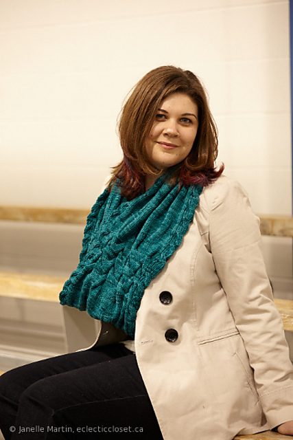 Ravelry: Twisted Circles Cowl pattern by Janelle Martin