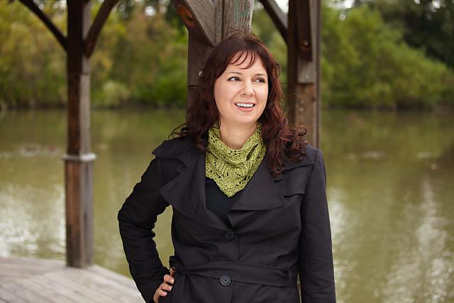 Ravelry: Combs Cowl pattern by Janelle Martin