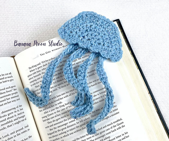 Ravelry: Blue Jellyfish Bookmark pattern by April Garwood