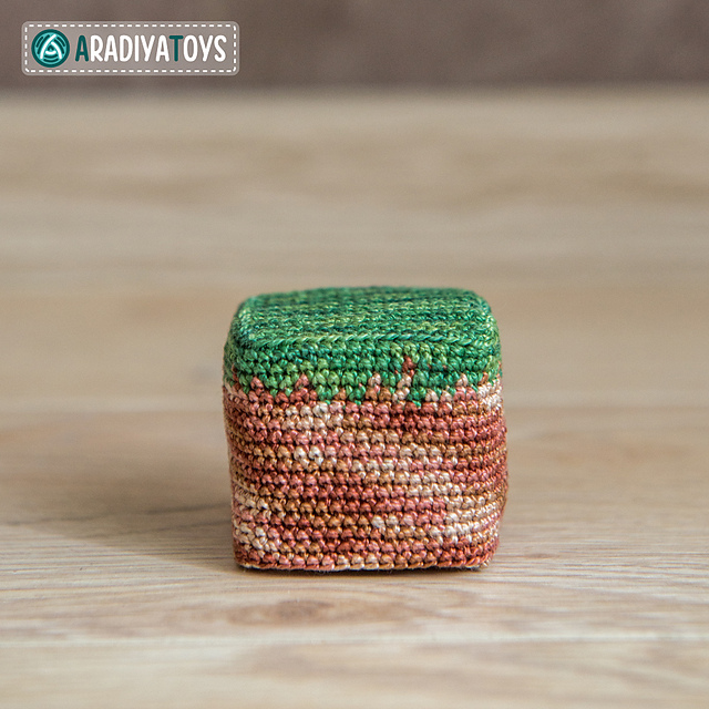 Ravelry: Cube of Dirt from "Minecraft" pattern by Olka Novytska