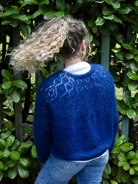 Ravelry: Top Andy pattern by Aresta
