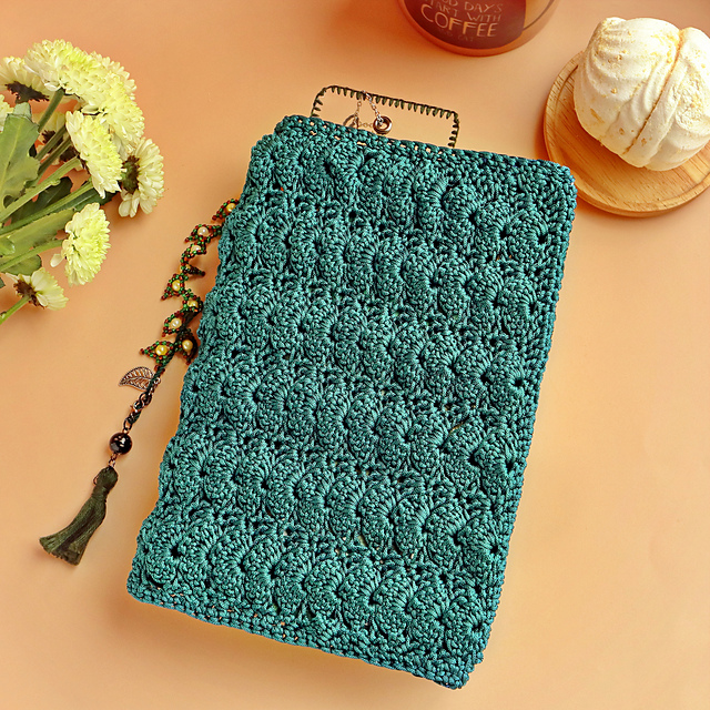 Ravelry: Fanny's Book Cover pattern by Marija Menaker