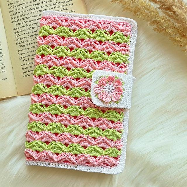 Ravelry: Petalsurf Book Cover pattern by Marija Menaker
