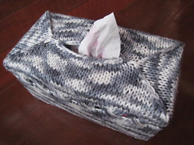 Ravelry: Tripple X Tissue Case pattern by Araya Wiwatwanich