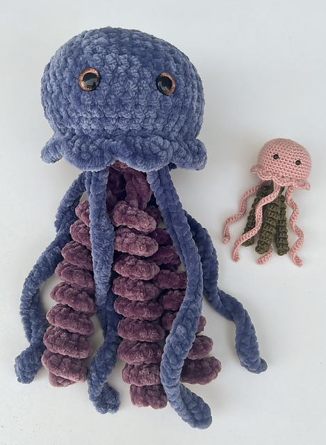 Ravelry: Jellyfish Plushie/Amigurumi pattern by Ashley Rose