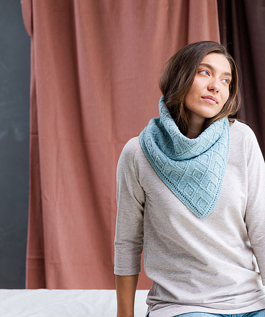 Ravelry: Diamants Cowl pattern by Mary Weaver